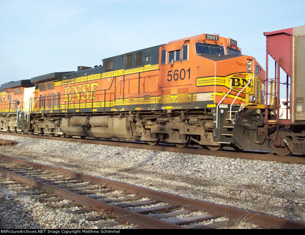 BNSF 5601